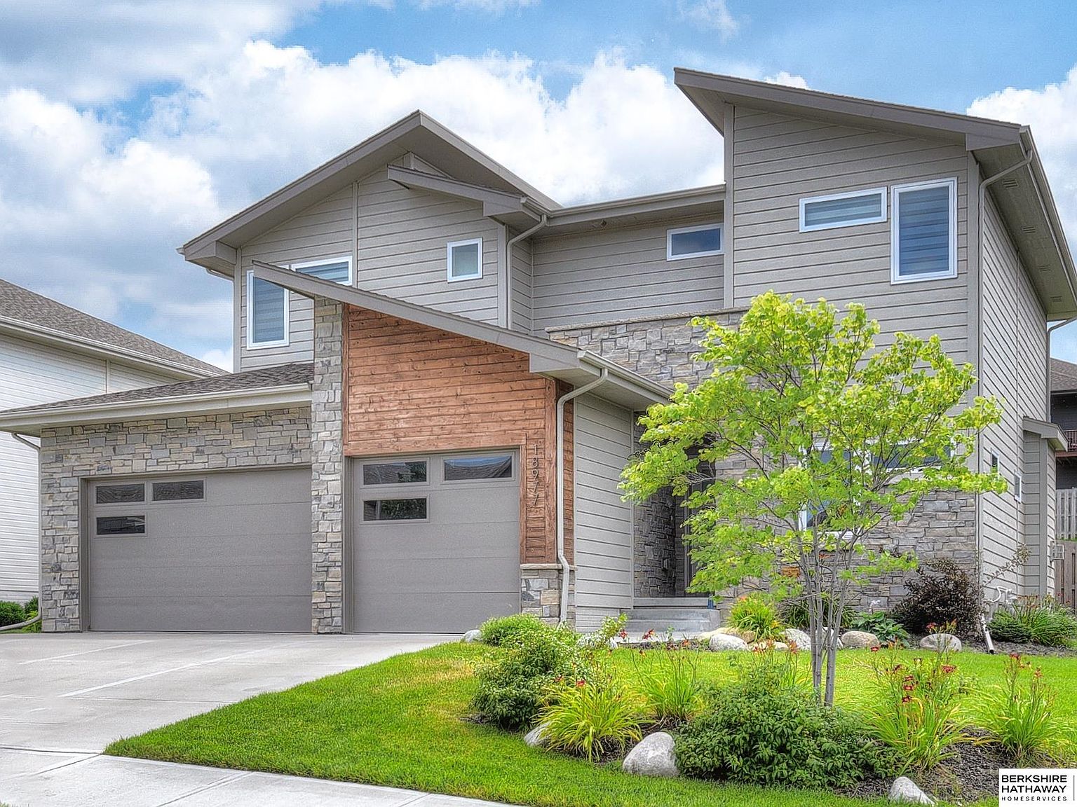 18977 Manderson St, Elkhorn, NE 68022 | Zillow