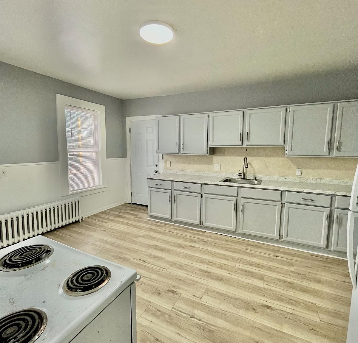 142 Oxford St #1, Lewiston, ME 04240 | Zillow