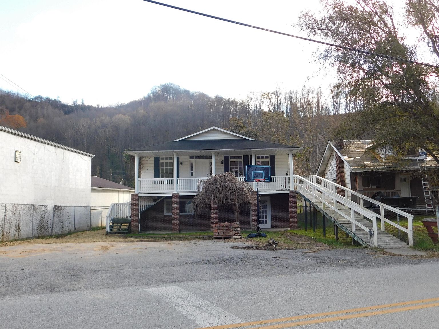 381 N Highway 413, Baxter, KY 40806 | Zillow