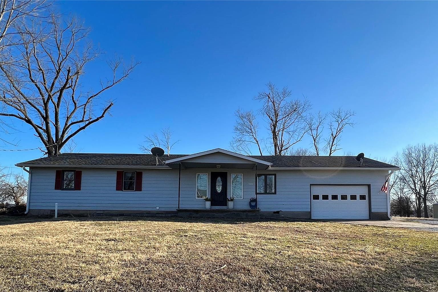 1102 E Main St, Perry, MO 63462 | Zillow