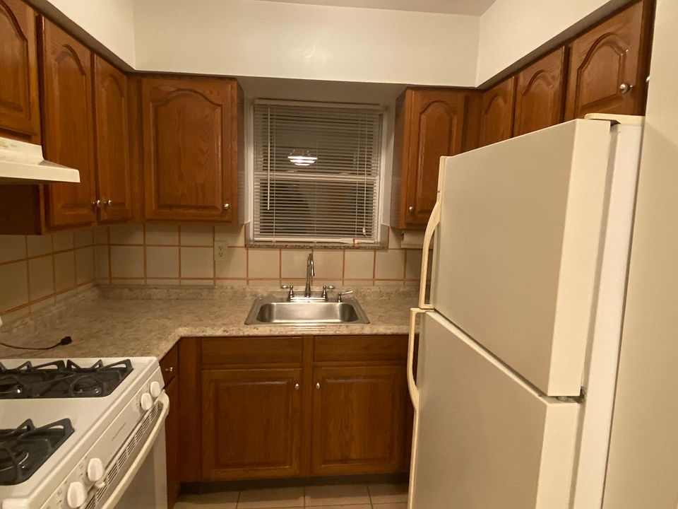 1090 Pelham Pkwy S #1, Bronx, NY 10461 | Zillow