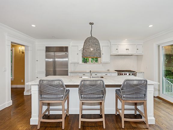 3 Burkeshire Dr, Sag Harbor, NY 11963 | Zillow