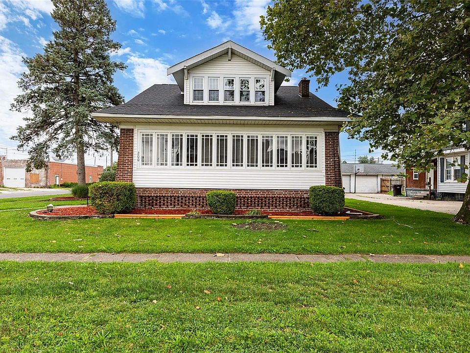 200 W Chestnut St, Gillespie, IL 62033 | MLS #23049414 | Zillow