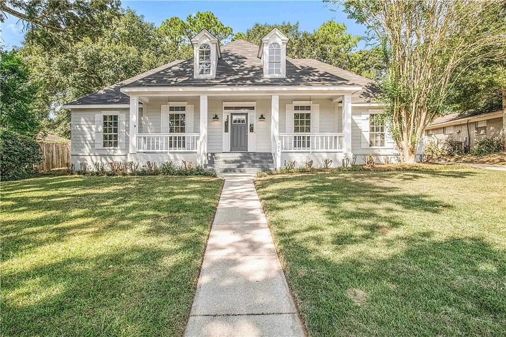 924 Oak Ridge Rd W, Mobile, AL 36609 | Zillow