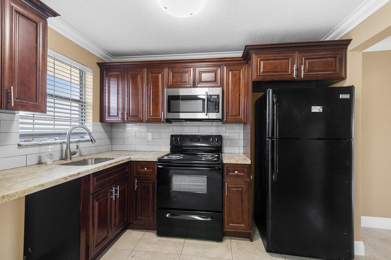 8285 Sunrise Lakes Blvd APT 102, Fort Lauderdale, FL 33322 | Zillow
