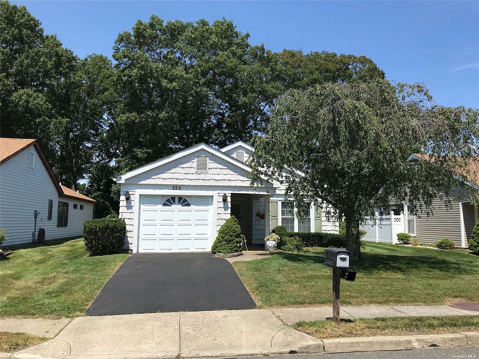 225 Kingston Drive UNIT 225, Ridge, NY 11961 | MLS #3574450 | Zillow