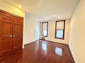 64 Perry Street in NYC: Carrie Bradshaw's Apartment | StreetEasy