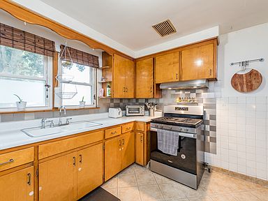 44 Worack Pl, Waukegan, IL 60085 | Zillow