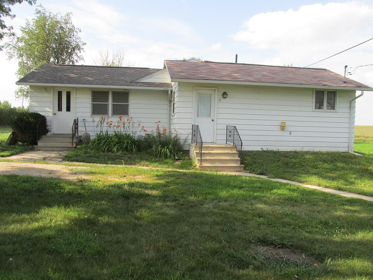 5511 Metz Rd, Cedar Falls, IA 50613 | Zillow