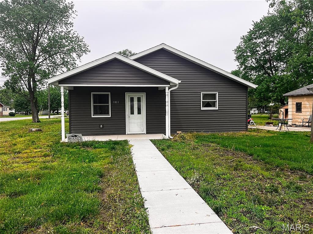 101 N Railroad St, Patoka, IL 62875 | MLS #25029431 | Zillow