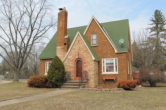 1203 Royalton St, Waupaca, WI 54981 | Zillow