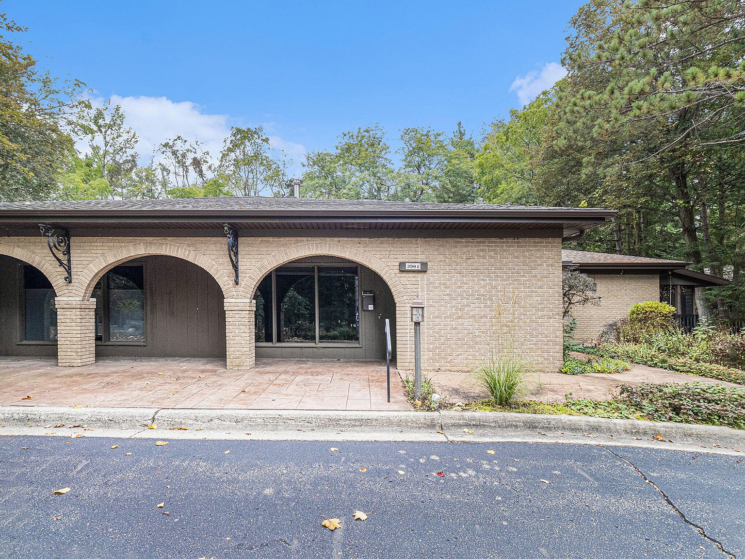 3904 Greenleaf Cir, Kalamazoo, MI 49008 | Zillow