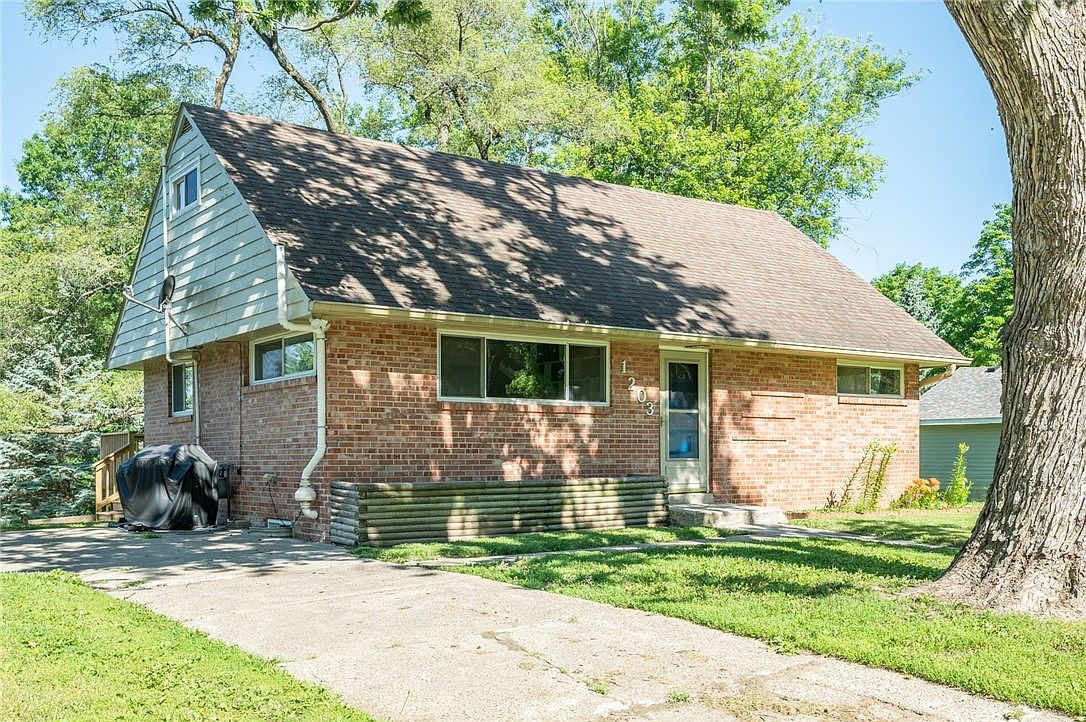 1203 N C St, Indianola, IA 50125 | Zillow