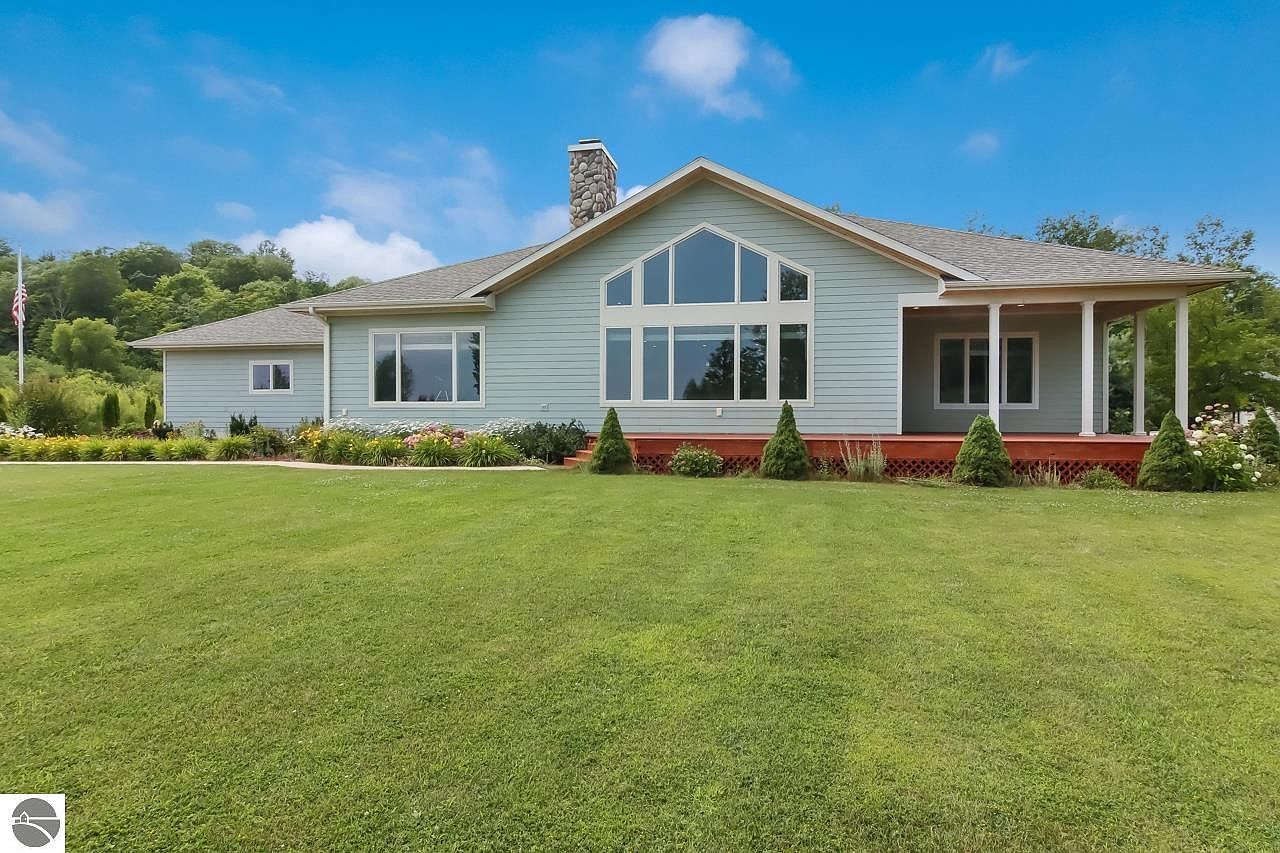 4623 S Bay Valley Dr, Suttons Bay, MI 49682 | MLS #1913644 | Zillow