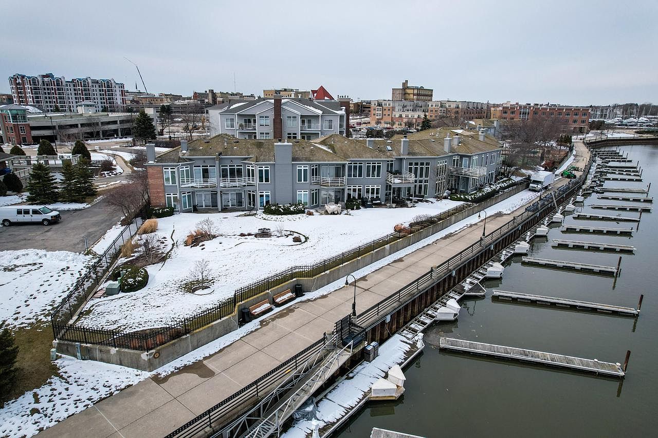 32 Harborview DRIVE, Racine, WI 53403 | MLS #1828850 | Zillow