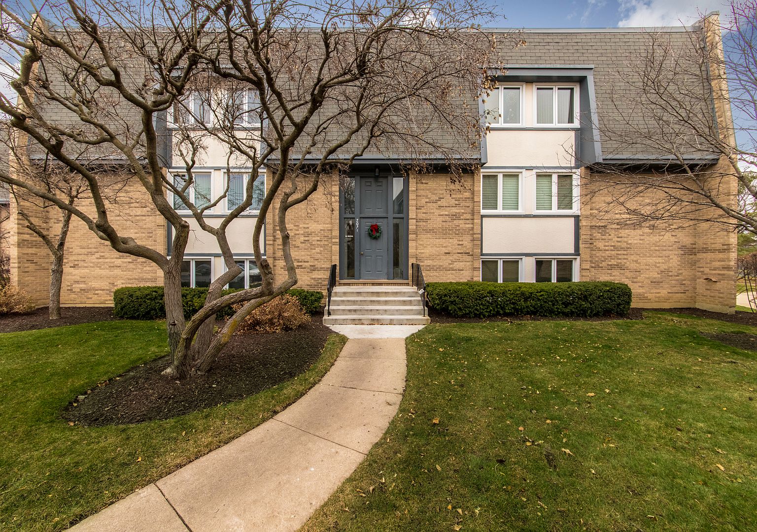 2021 Ammer Ridge Ct UNIT 202, Glenview, IL 60025 | Zillow