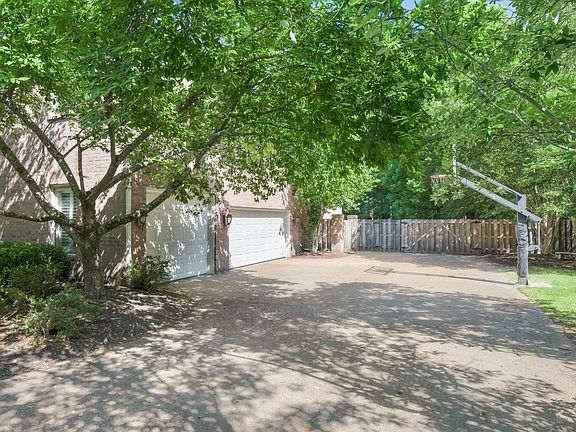 7570 Chapel Ridge Dr, Cordova, TN 38016 | MLS #10176335 | Zillow