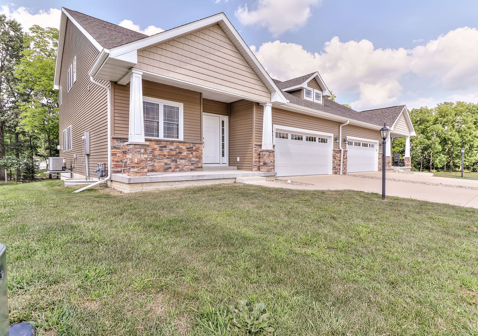 1818 Lake Ridge Ct, Mahomet, IL 61853 | Zillow