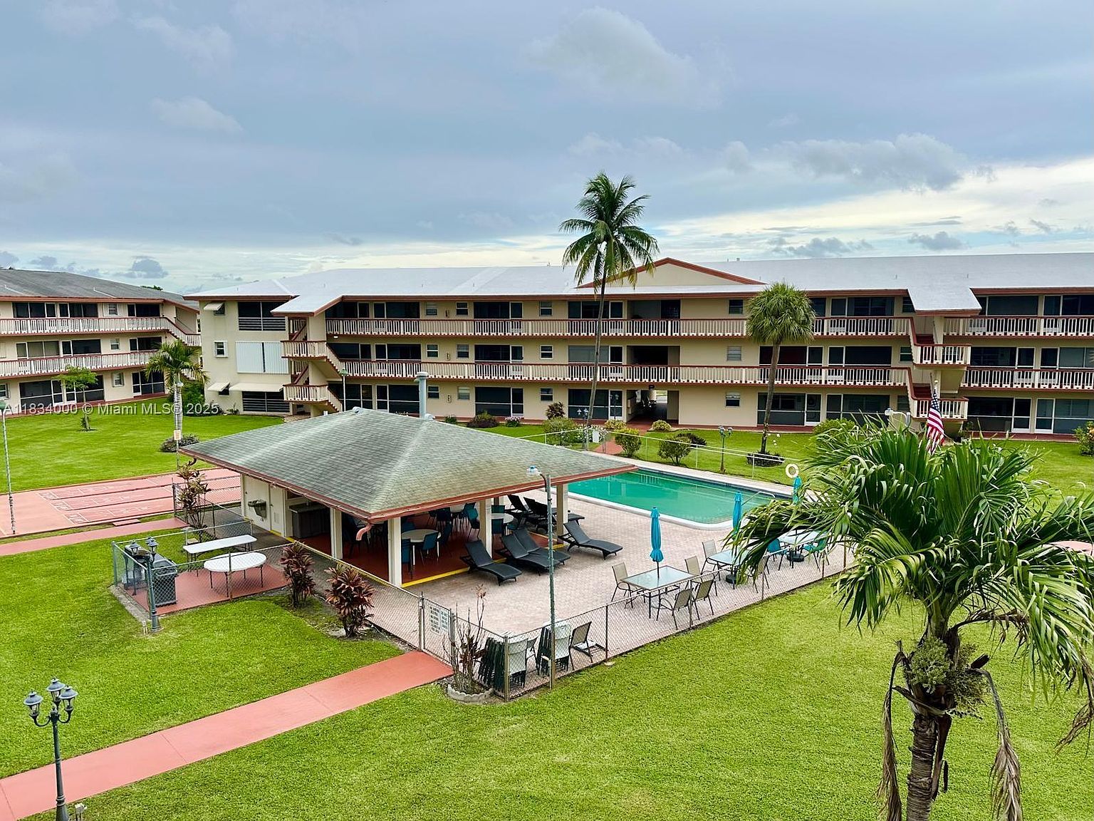 5300 Washington St APT N318, Hollywood, FL 33021 | MLS #A11834000 | Zillow