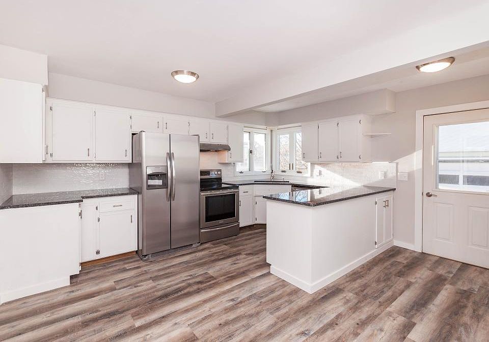 3569 6th St NW, Rochester, MN 55901 | Zillow