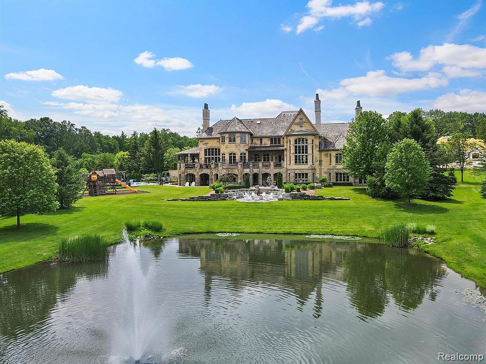 5537 Orchard Ridge Dr, Rochester, MI 48306 | MLS #20230043857 | Zillow