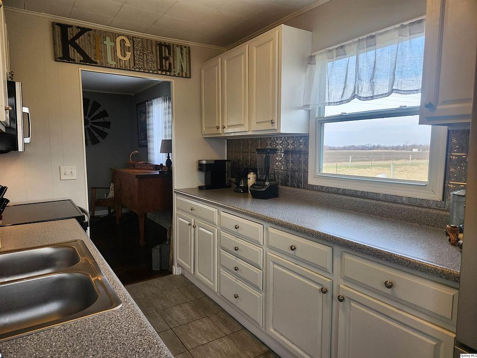 285 N County Road 1500, West Point, IL 62380 | Zillow