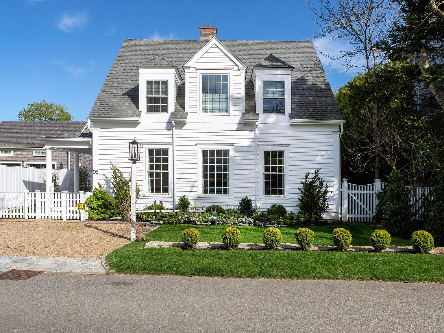 95 School St, Edgartown, MA 02539 | MLS #32300139 | Zillow