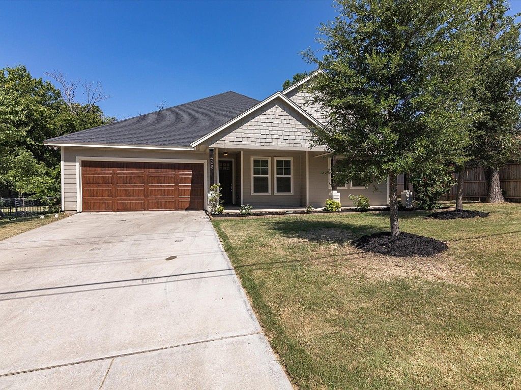 402 N Trinity St, Decatur, TX 76234 | Zillow