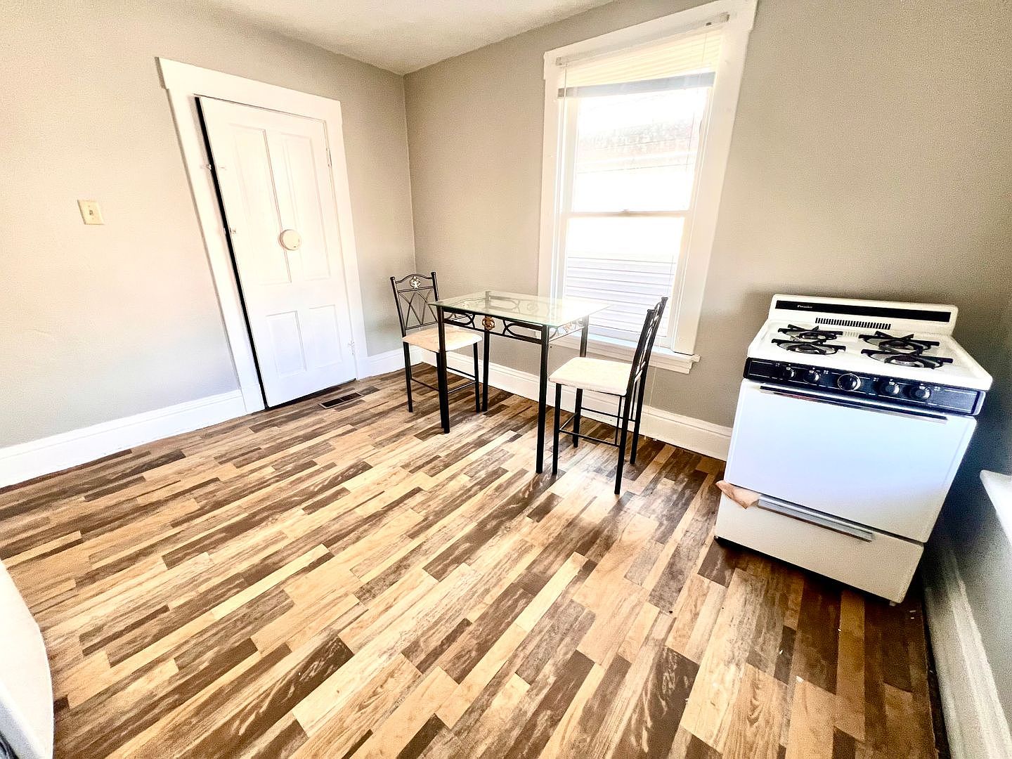 516 Allegheny Ave # 1 br / 1.0 ba, $500, Aliquippa, PA 15001 | Zillow