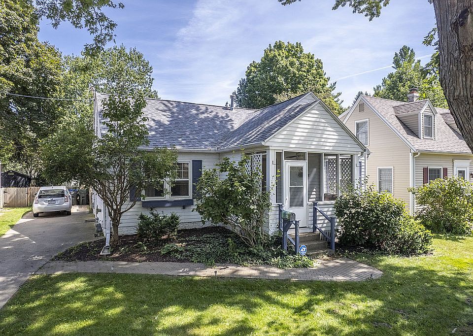 318 Fairview Ave, Iowa City, IA 52245 | Zillow