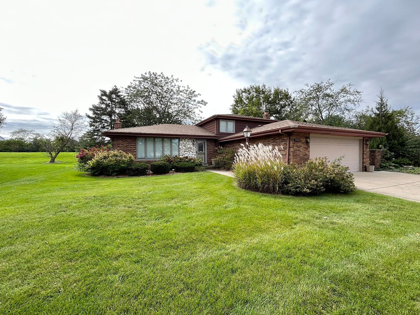 10766 W Olympia Cir, Palos Hills, IL 60465 | Zillow