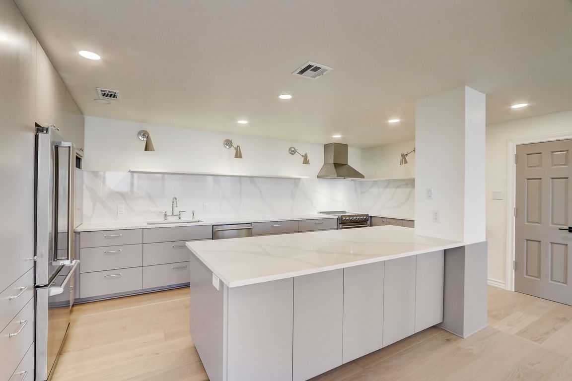 49 Briar Hollow Ln UNIT 2301, Houston, TX 77027 | MLS #56997704 | Zillow