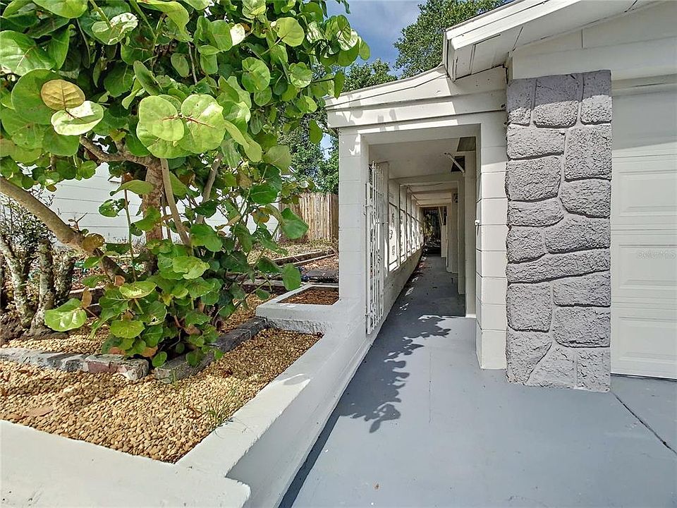 1537 Excalibur St, Holiday, FL 34690 | MLS #U8198156 | Zillow