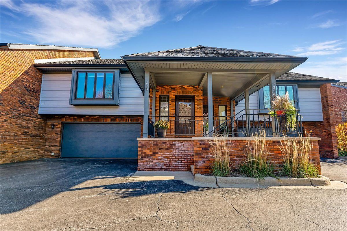 228 Red Top Dr #2C, Libertyville, IL 60048 | Zillow