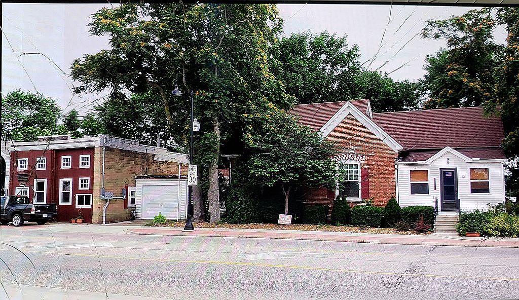 16 E Jackson St, Sullivan, IL 61951 | Zillow