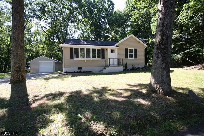 16 Landing Rd, Hewitt, NJ 07421 | Zillow