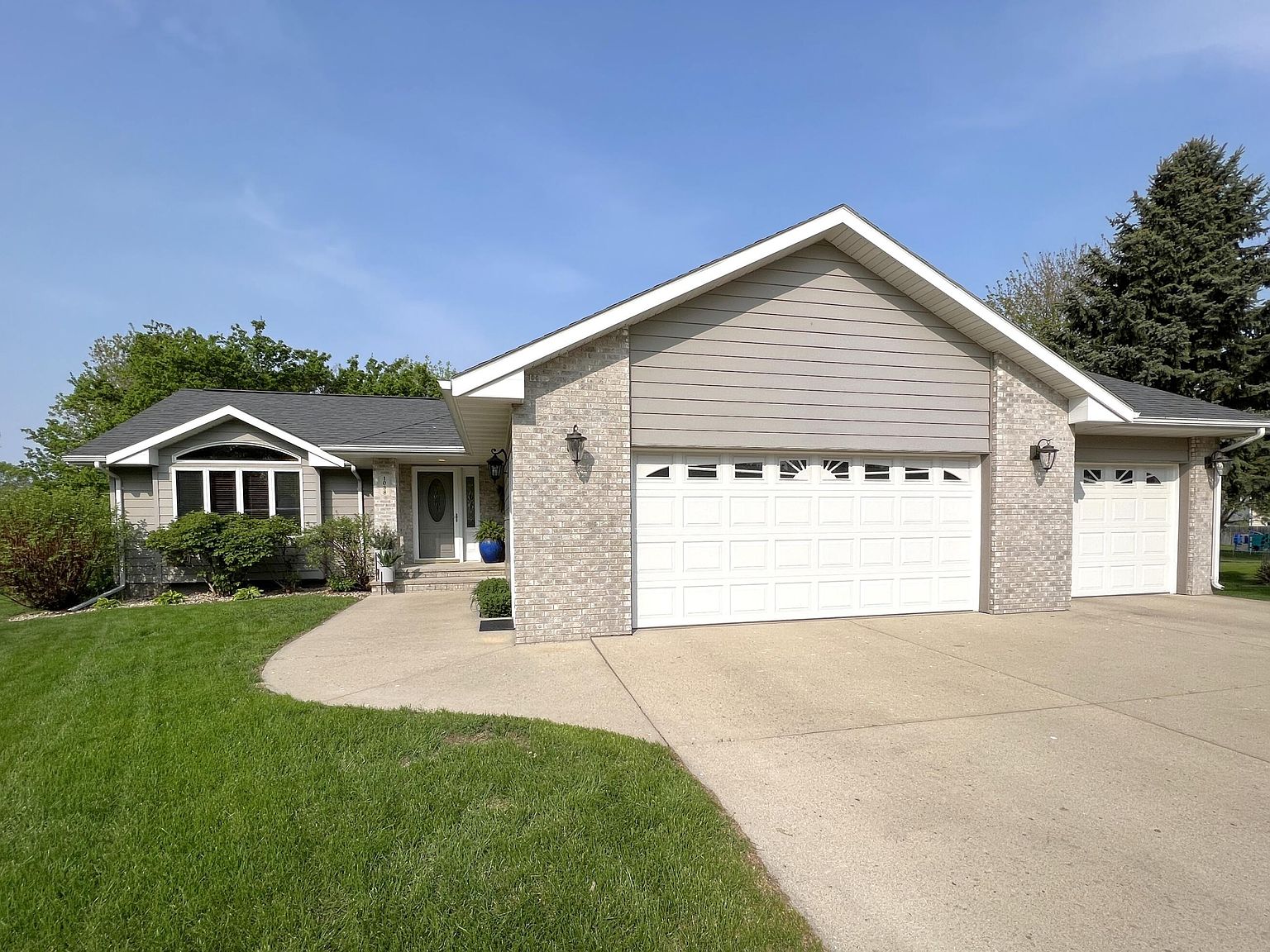 1038 Horner Ave, Brookings, SD 57006 | Zillow