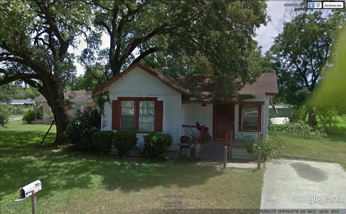 309 Ryan St, Yoakum, TX 77995 | Zillow