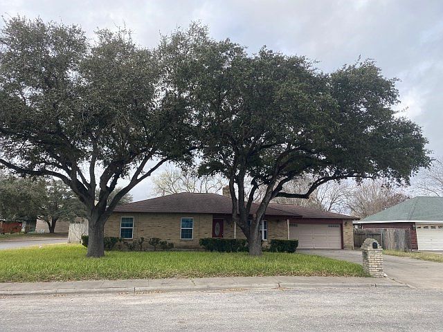 901 Franco Dr, Alice, TX 78332 | Zillow