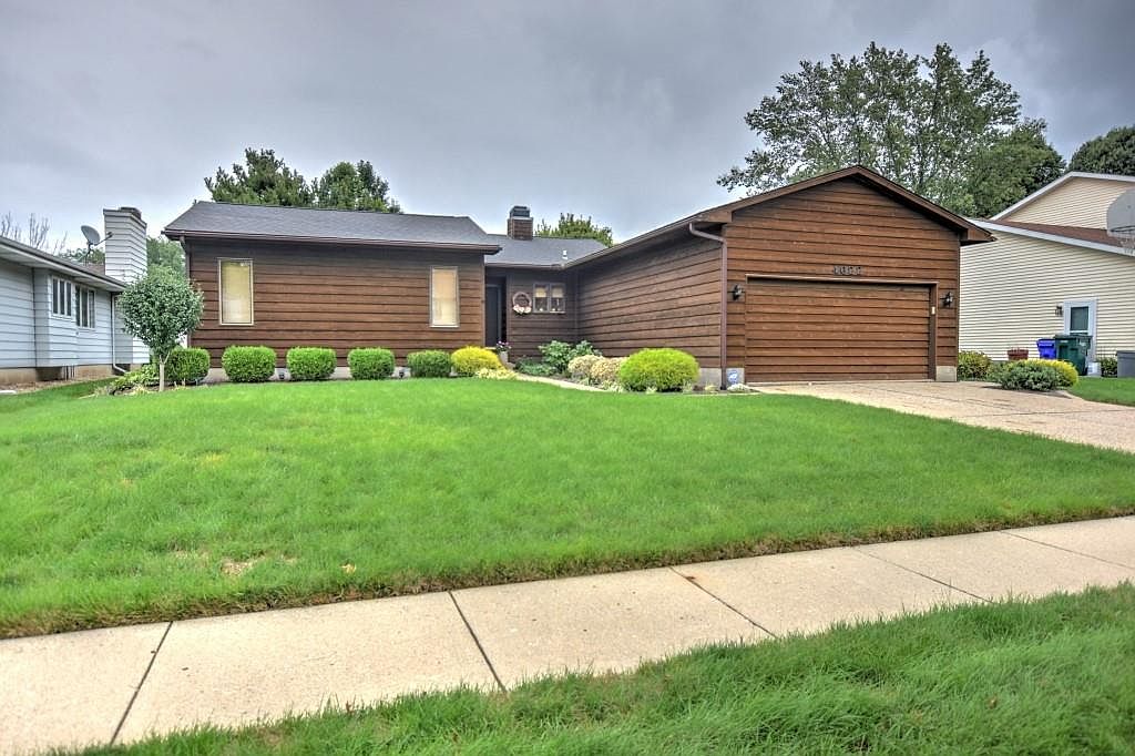 4622 Cresthaven Ln, Decatur, IL 62526 | Zillow