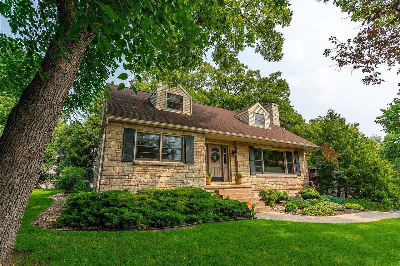 910 South Holt Circle, Madison, WI 53719 | MLS #1960690 | Zillow
