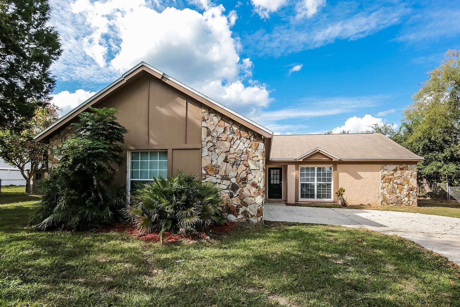 821 Sunridge Point Dr, Seffner, FL 33584 | Zillow