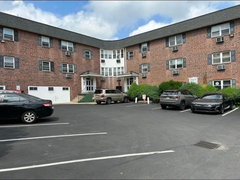 7727 Germantown Ave APT 303, Philadelphia, PA 19118 | Zillow