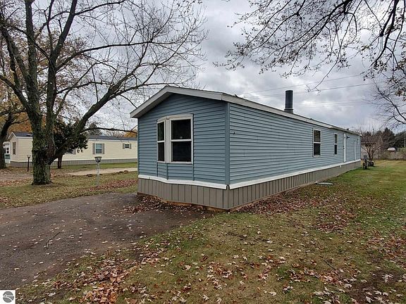 525 W Gilson St, Edmore, MI 48829 | Zillow