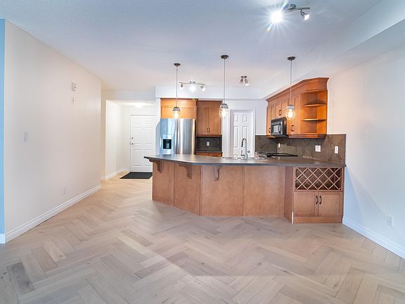9803 96a St NW #204, Edmonton, AB T6A 4A5 | MLS #E4392962 | Zillow