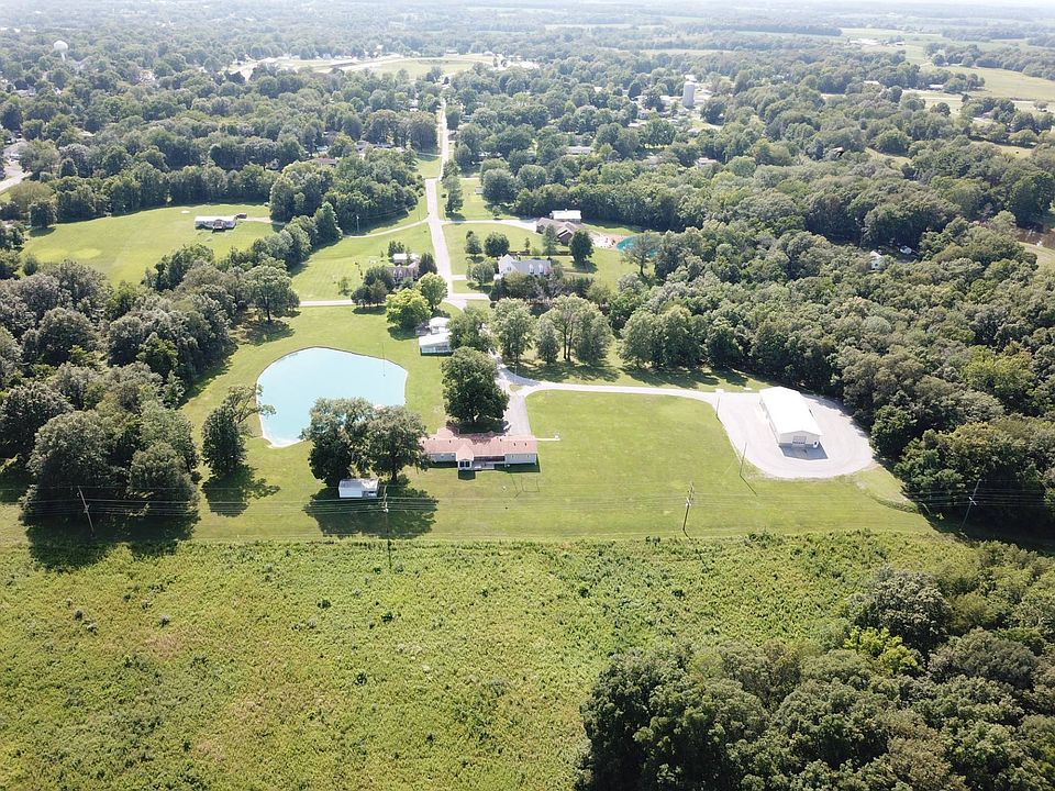 307 N 1st St, Albion, IL 62806 | MLS #11193912 | Zillow