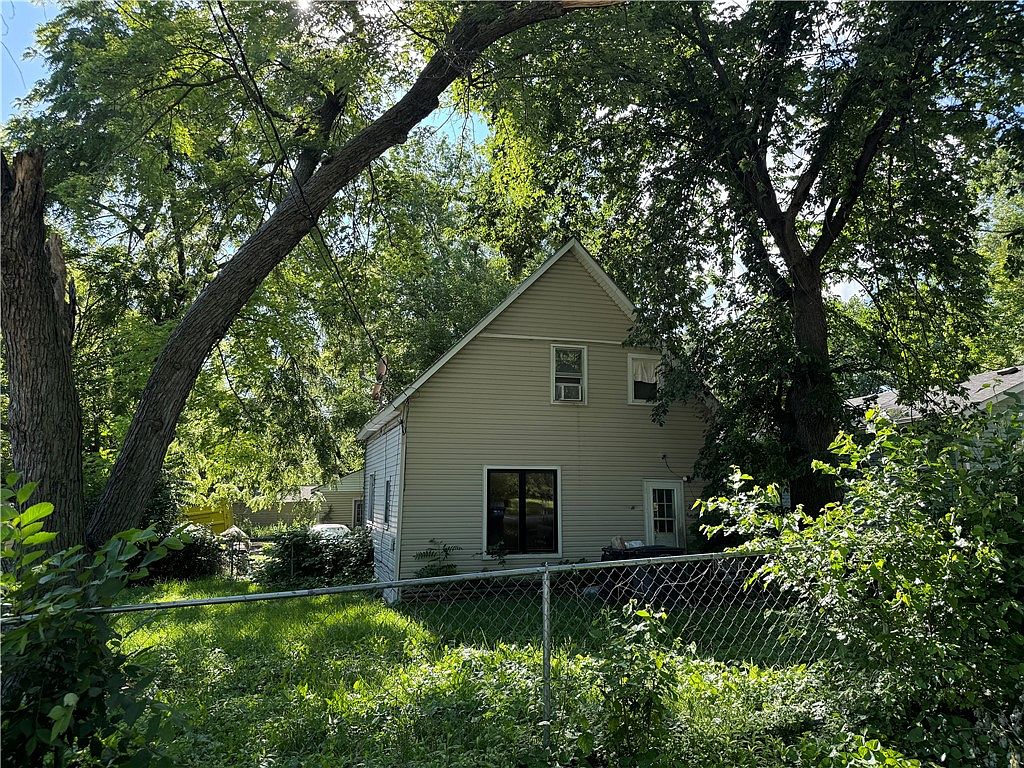 2822 1st St, Des Moines, IA 50313 | MLS #696052 | Zillow