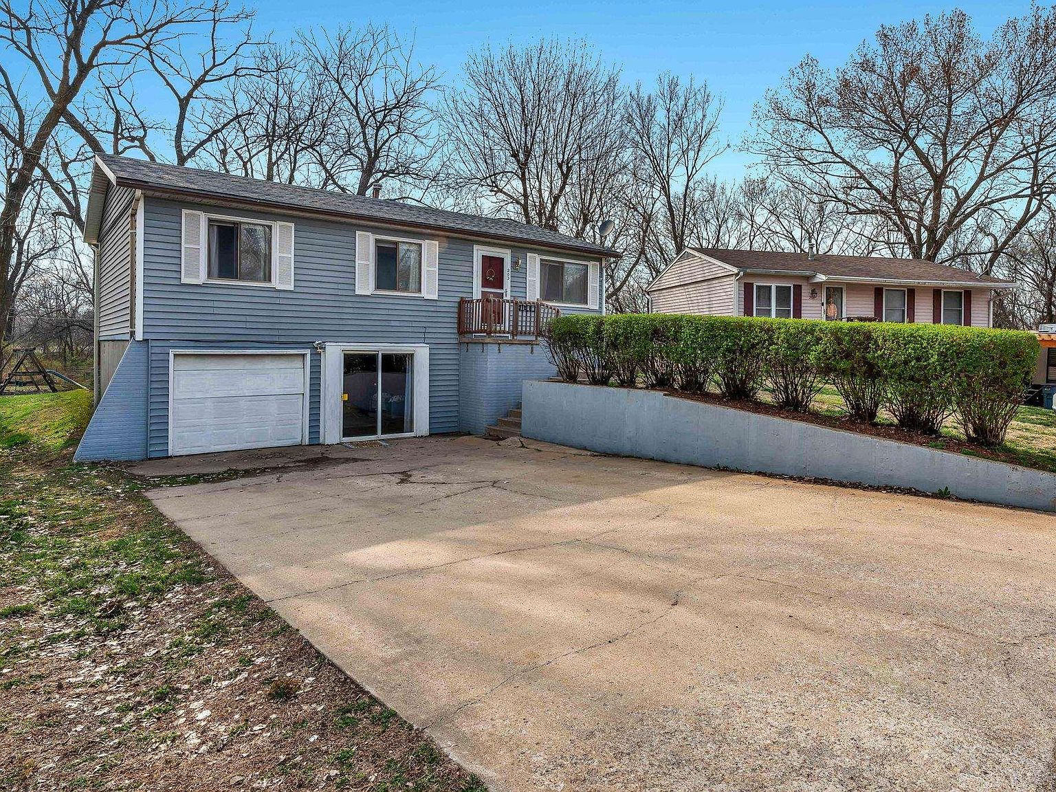 203 Melody Ln, Carbondale, KS 66414 | Zillow
