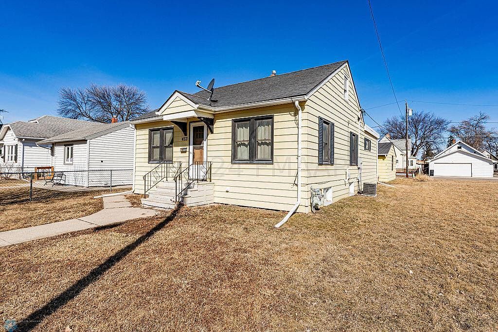 433 15th Ave S, Fargo, ND 58103 | Zillow