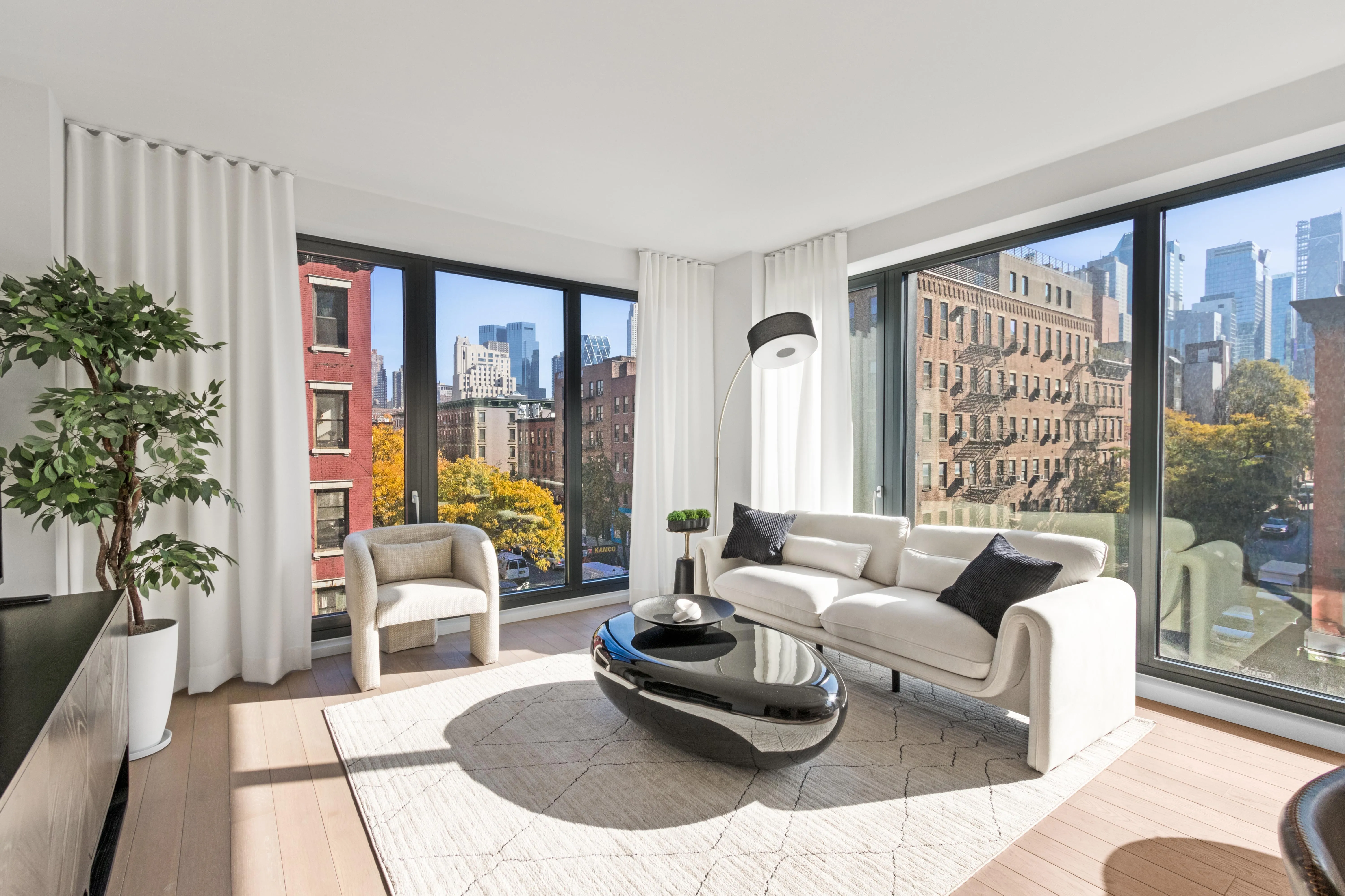 Bloom on Forty Fifth at 500 West 45th Street in Hell's Kitchen : Sales ...